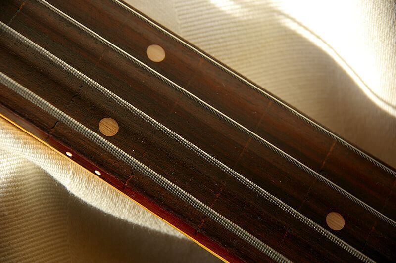 Roundwound Vs Flatwound: The Great Guitar String Debate - Audio Sorcerer